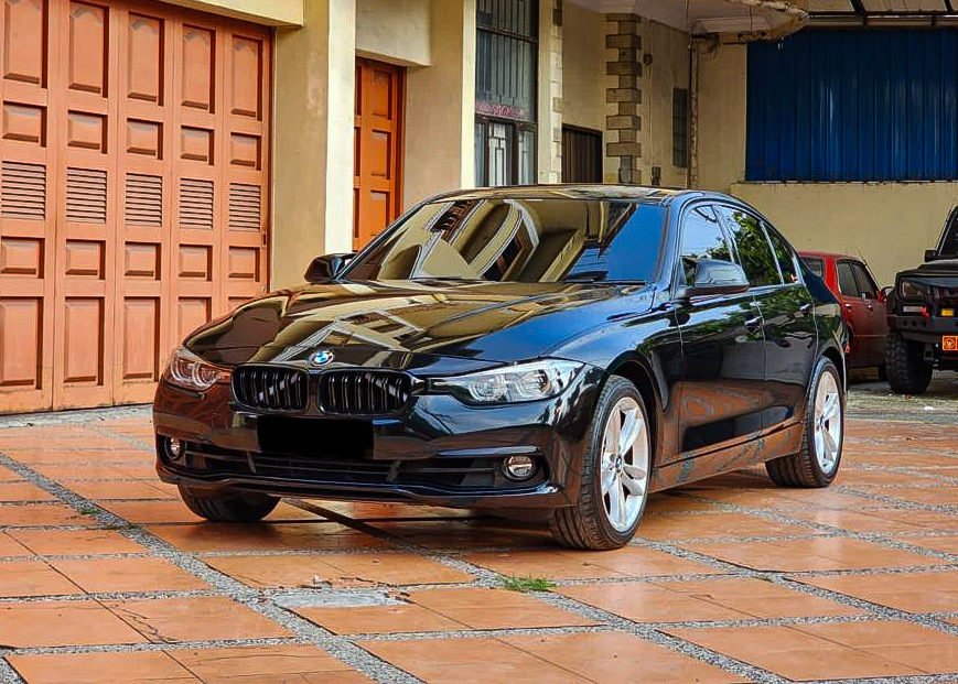 BMW 320i F30 Sport Shadow Final Edition 2019 - Garasi Kami