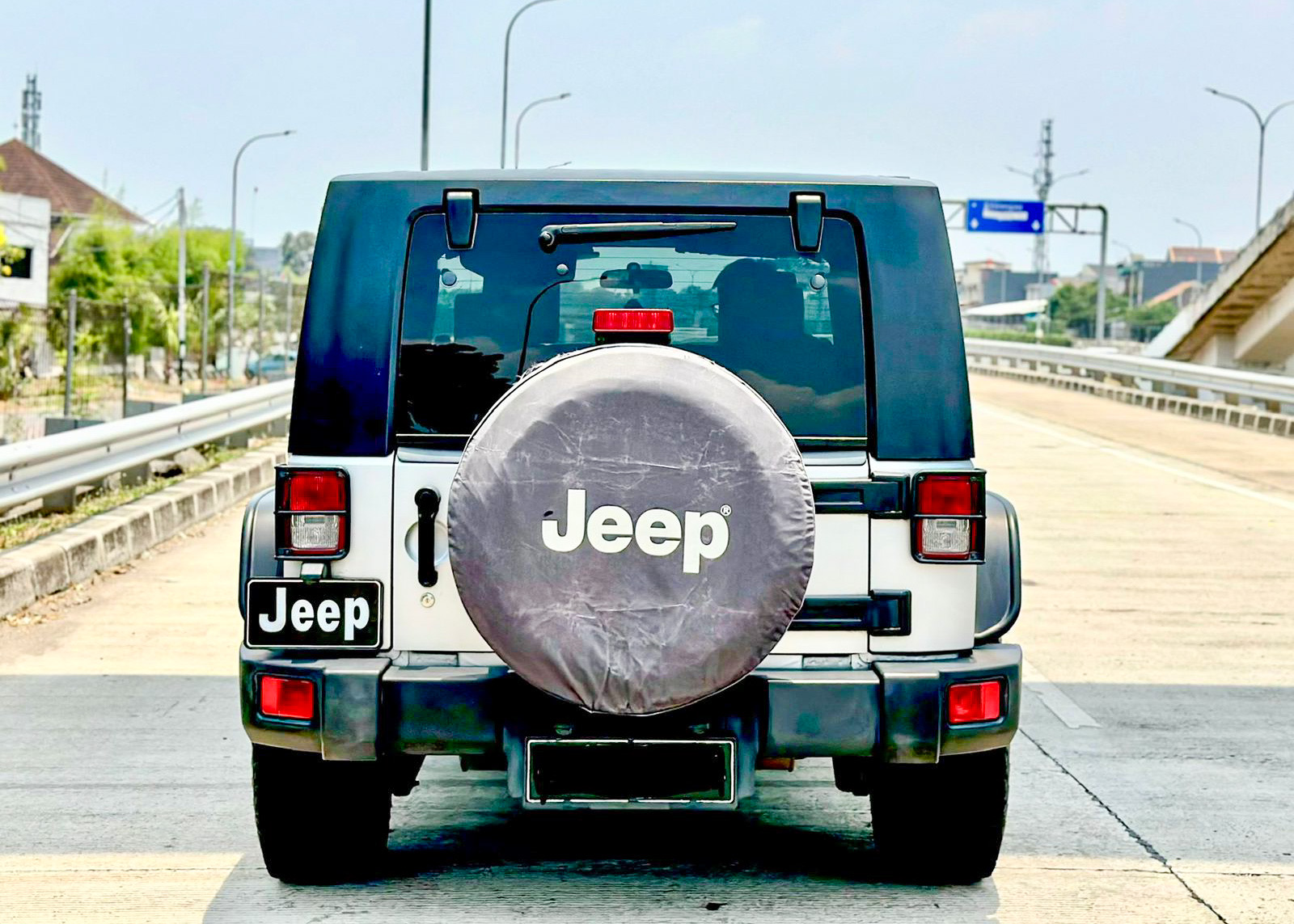 Jeep Wrangler Rubicon 3.8 4wd 2011 - Garasi Kami