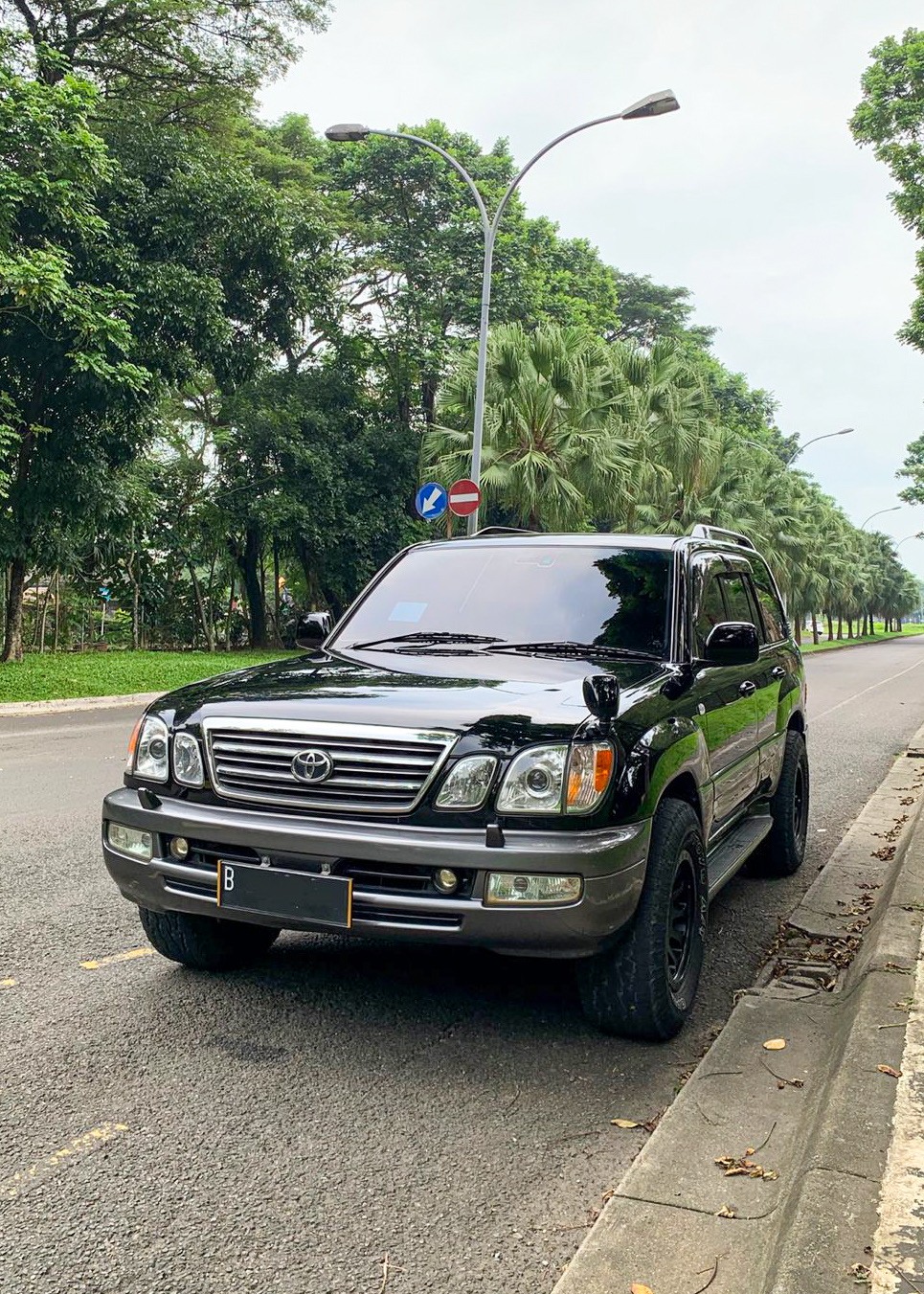 Toyota Land Cruiser Cygnus 4.7 AT Bensin 2004 | Toyota | Garasi Kami ...